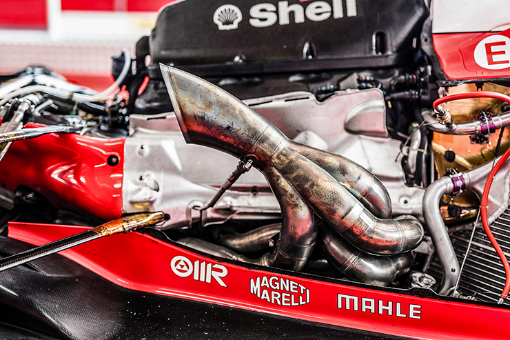 Xe đua Ferrari F2003 của tay lái huyền thoại Michael Schumacher bán đấu ...