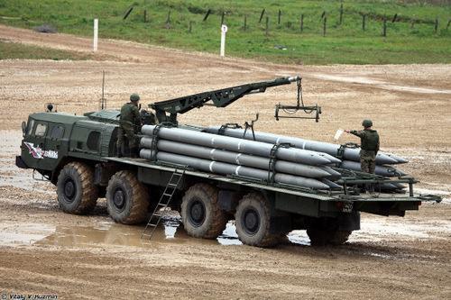 Nga khoe sức mạnh pháo phản lực BM-30 Smerch trong chiến dịch quân sự ở ...