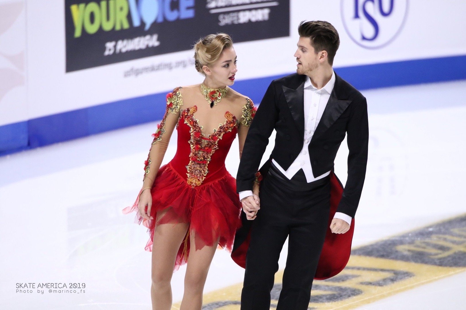 Mỹ nữ trượt băng người Nga được khuyên bỏ nghề làm người mẫu vì quá đẹp